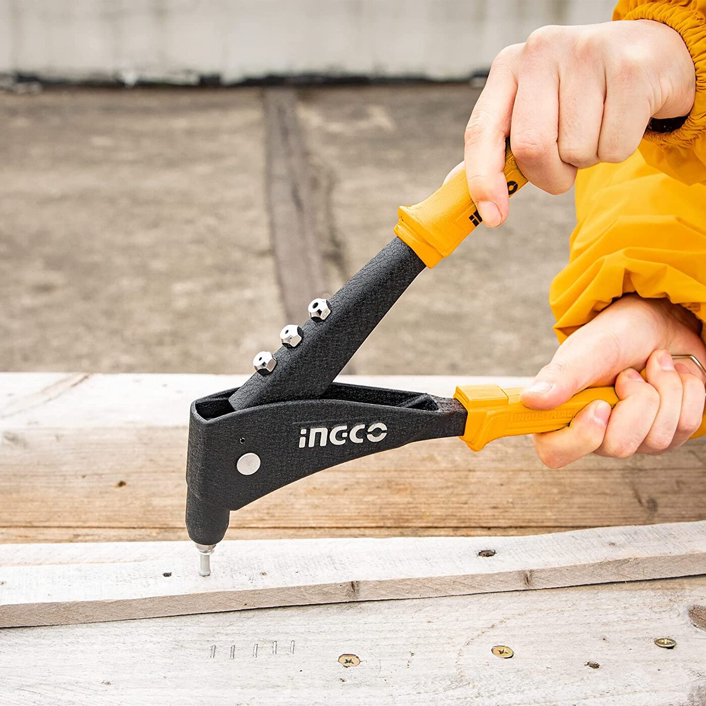INGCO Hand Riveter HR105 (10.5")